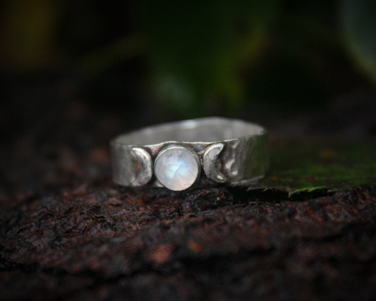 Moonstone triple moon ring. Various sizes. – aewenjewellery
